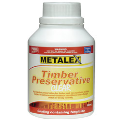How to stain and finish timber - Easy As Gardening Guide | Mitre 10
